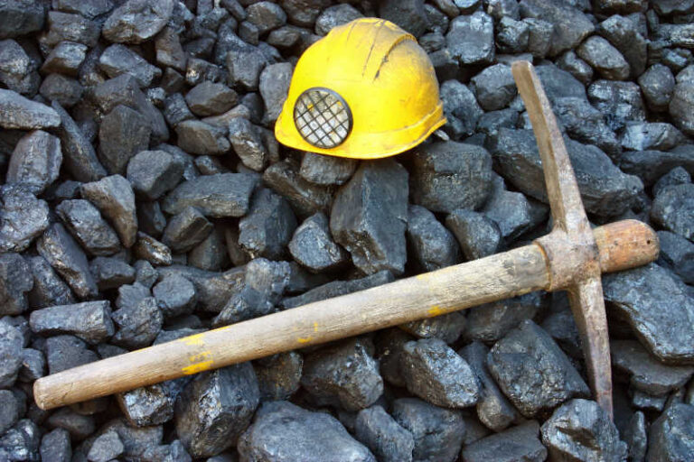 9 Practical Uses For A Pickaxe + Bonus Podcast - Axe Adviser